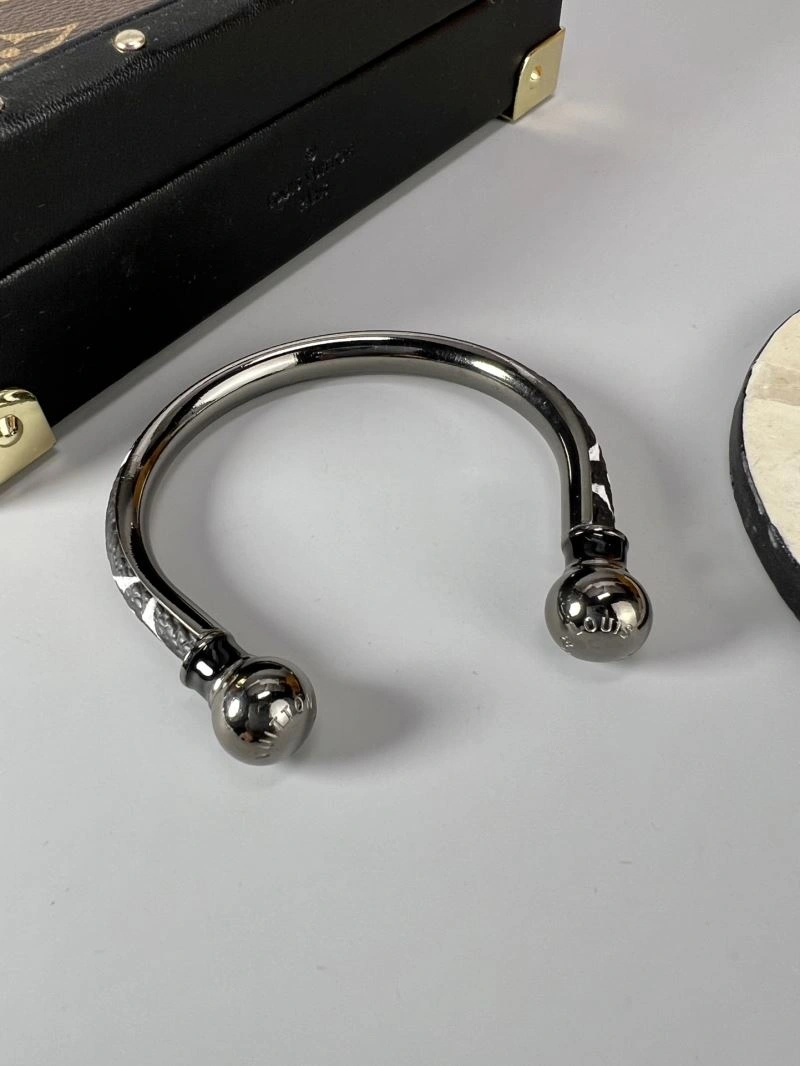 Low-cost Louis Vuitton Bracelets