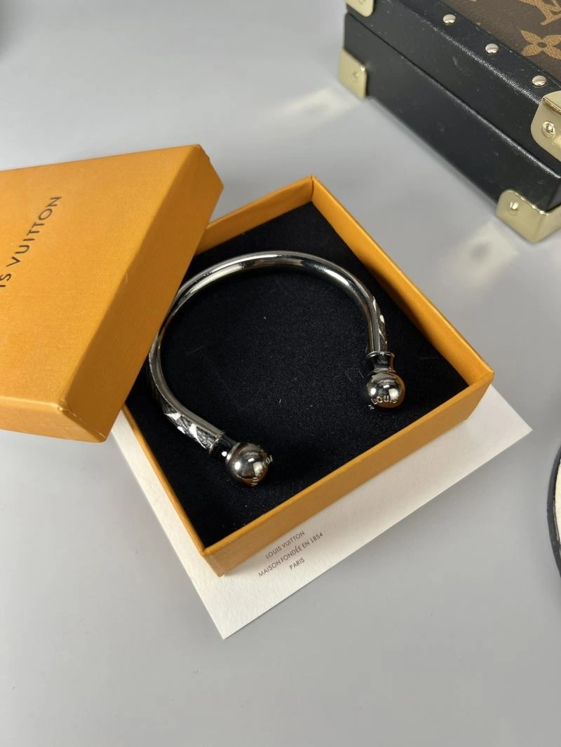 Low-cost Louis Vuitton Bracelets