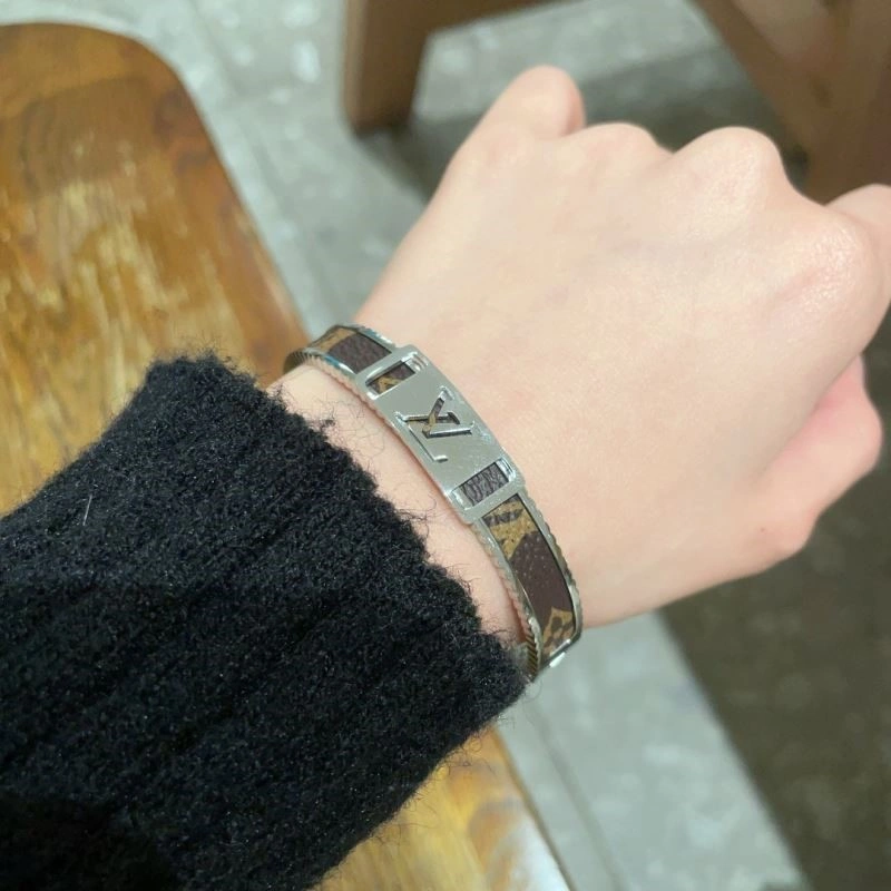 Low-cost Louis Vuitton Bracelets