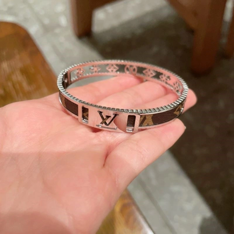 Low-cost Louis Vuitton Bracelets
