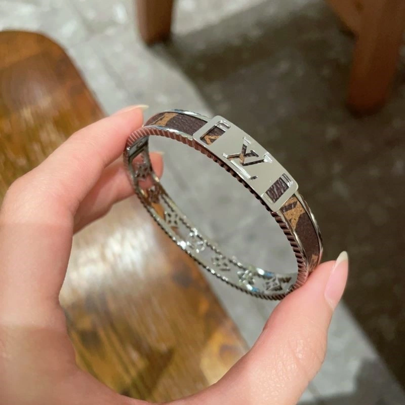 Low-cost Louis Vuitton Bracelets