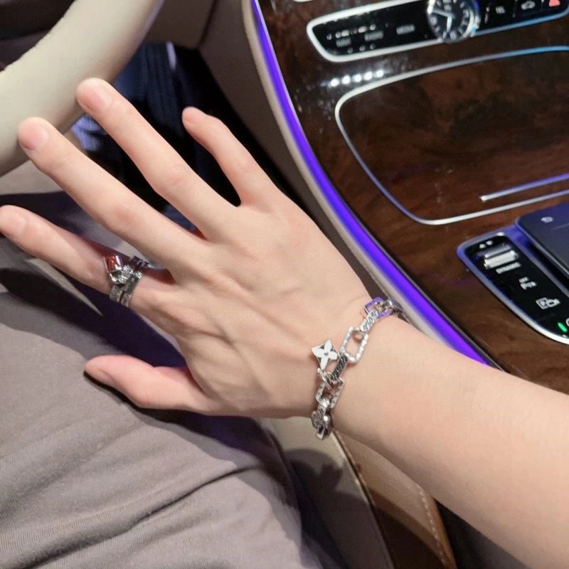Low-cost Louis Vuitton Bracelets