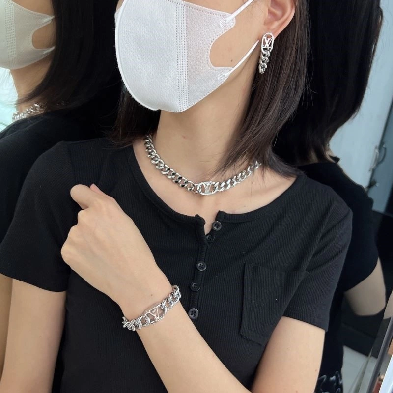 Bargain Louis Vuitton Bracelets