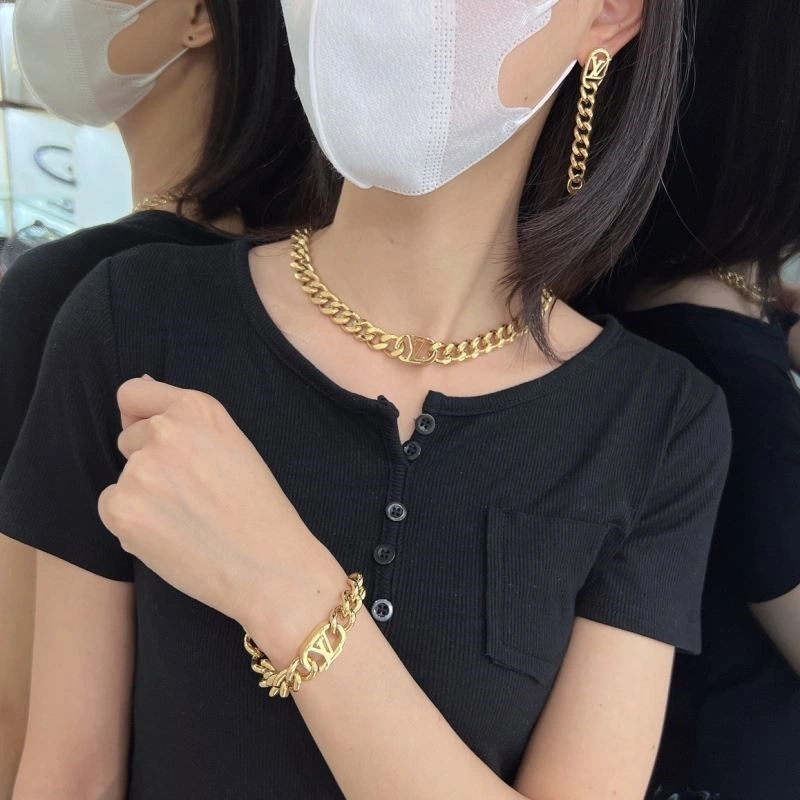 Discounted Louis Vuitton Bracelets