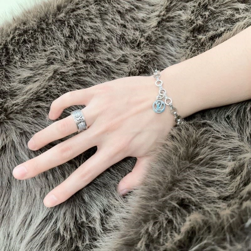 Top mirror Louis Vuitton Bracelets