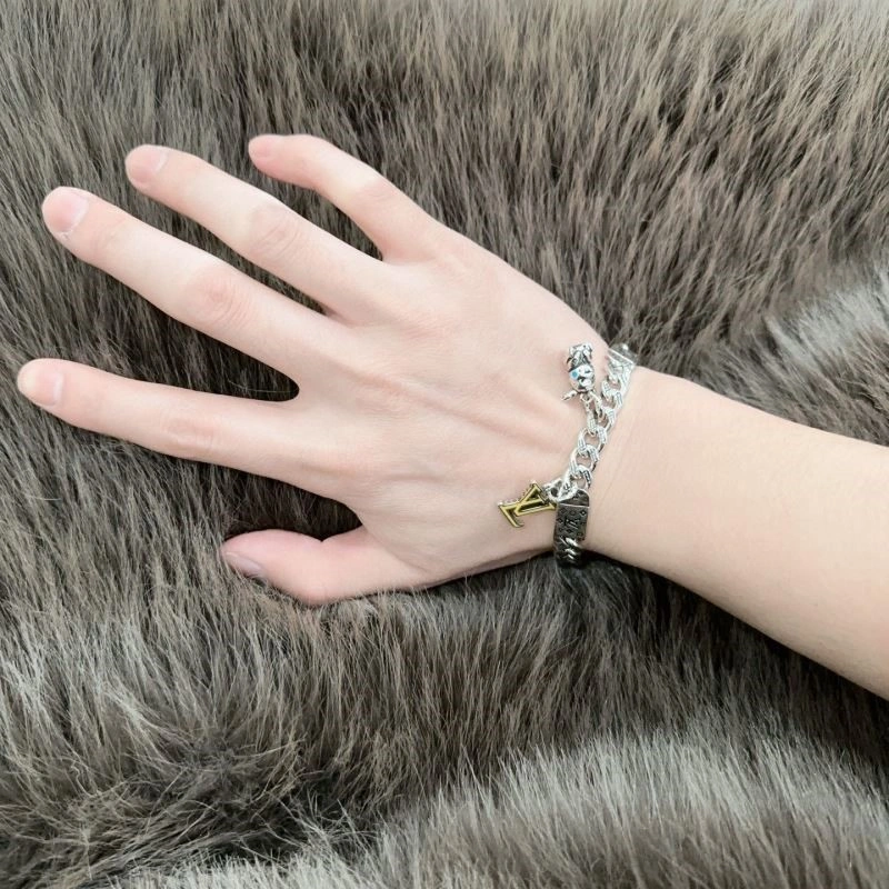 Top mirror Louis Vuitton Bracelets