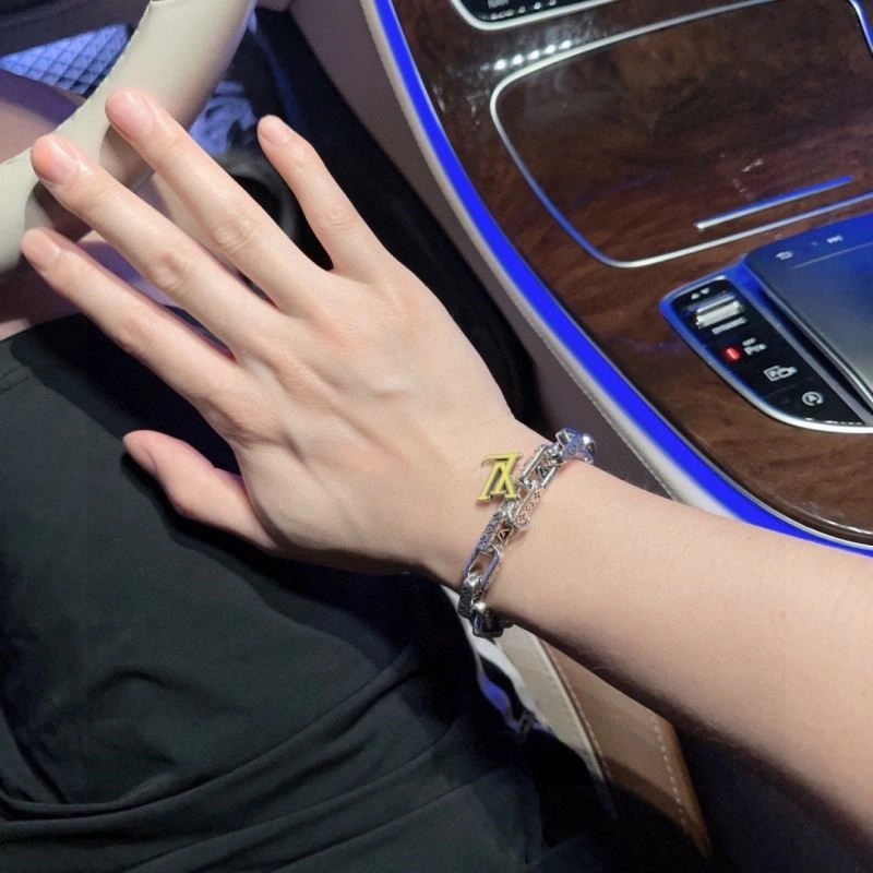 Top mirror Louis Vuitton Bracelets