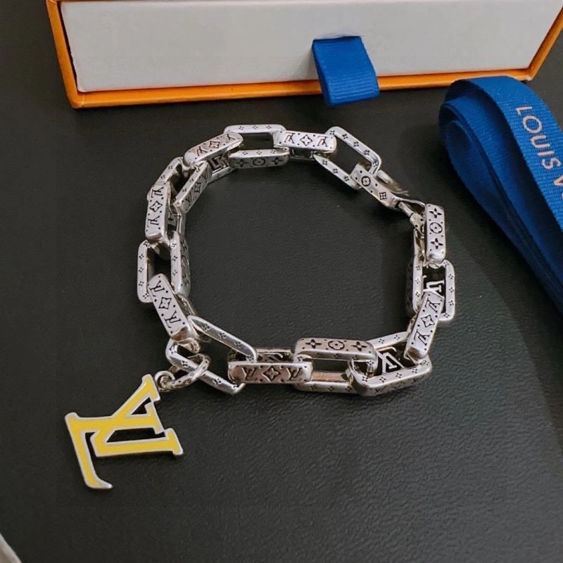 Top mirror Louis Vuitton Bracelets