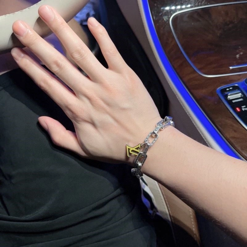 Top mirror Louis Vuitton Bracelets