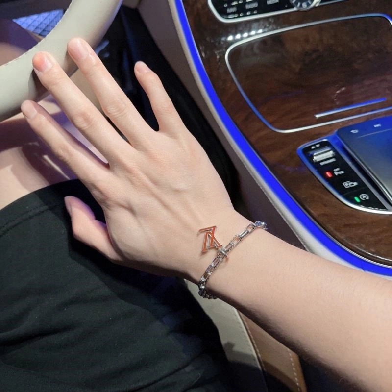 High accuracy Louis Vuitton Bracelets