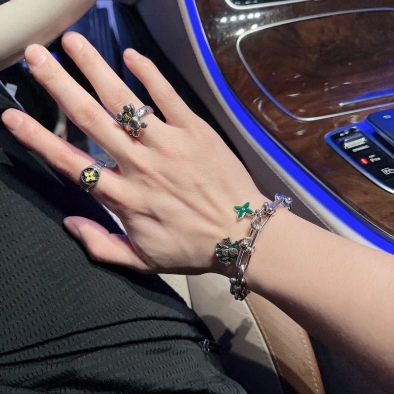 Accurate model Louis Vuitton Bracelets