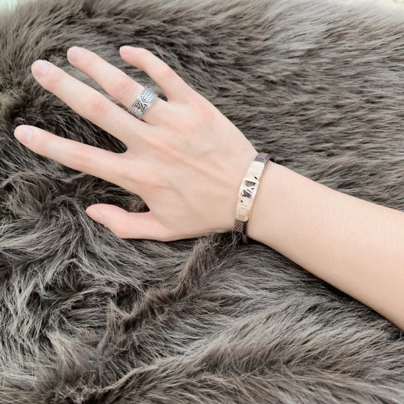 Precise copy Louis Vuitton Bracelets