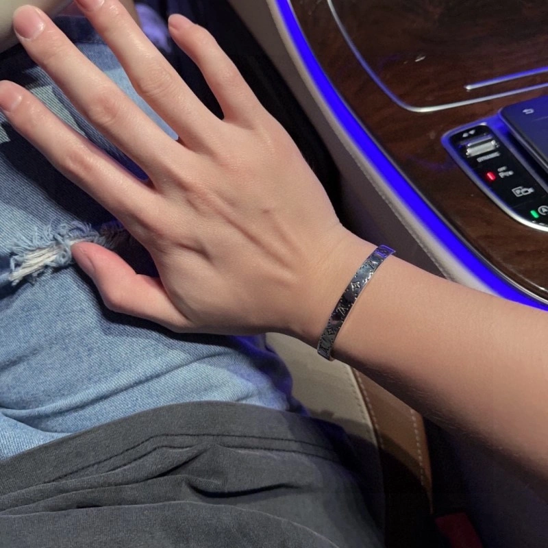 High accuracy Louis Vuitton Bracelets