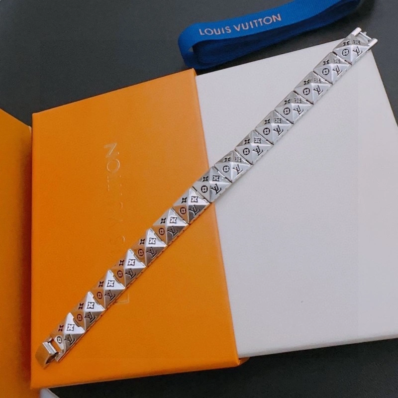 Top mirror Louis Vuitton Bracelets