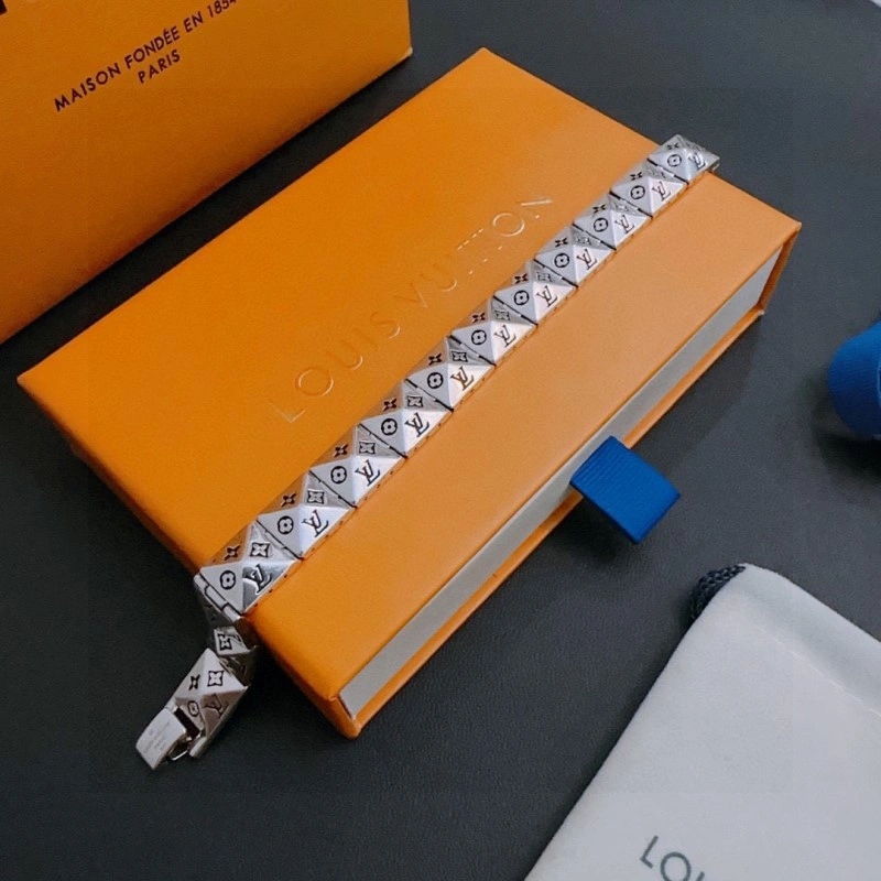 Top mirror Louis Vuitton Bracelets