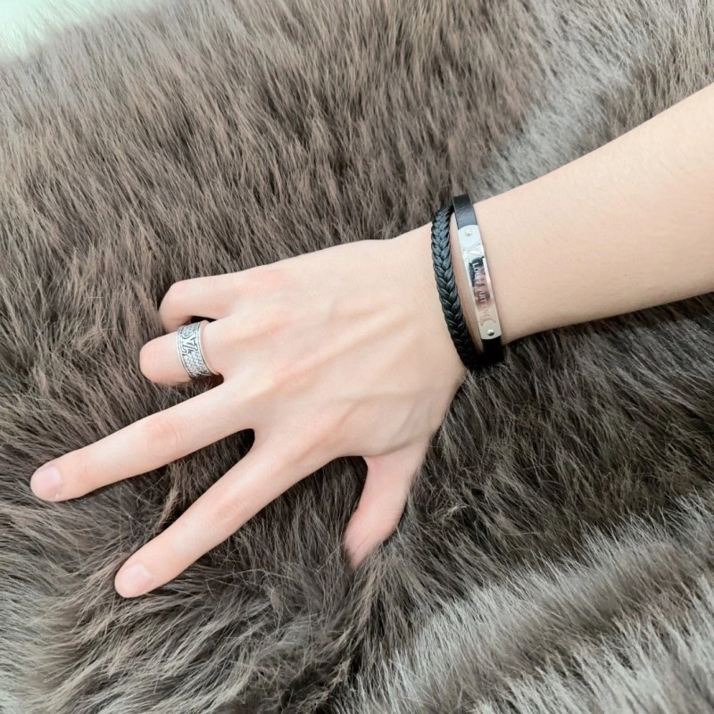 Bargain Louis Vuitton Bracelets