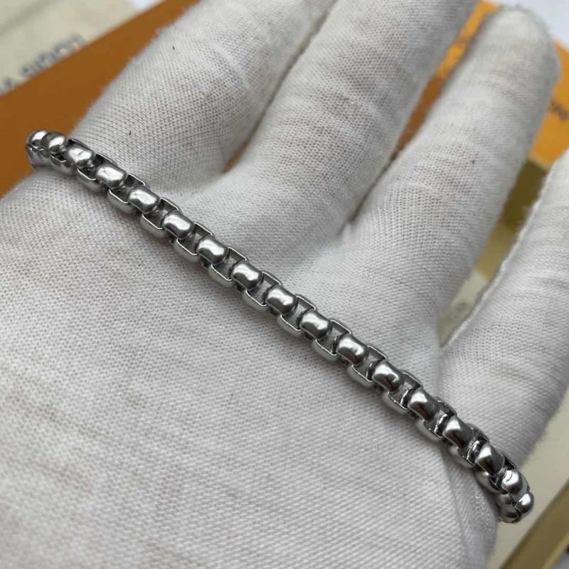 Precise copy Louis Vuitton Bracelets