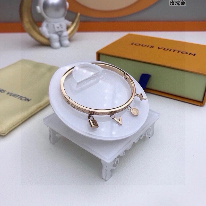 Low-cost Louis Vuitton Bracelets