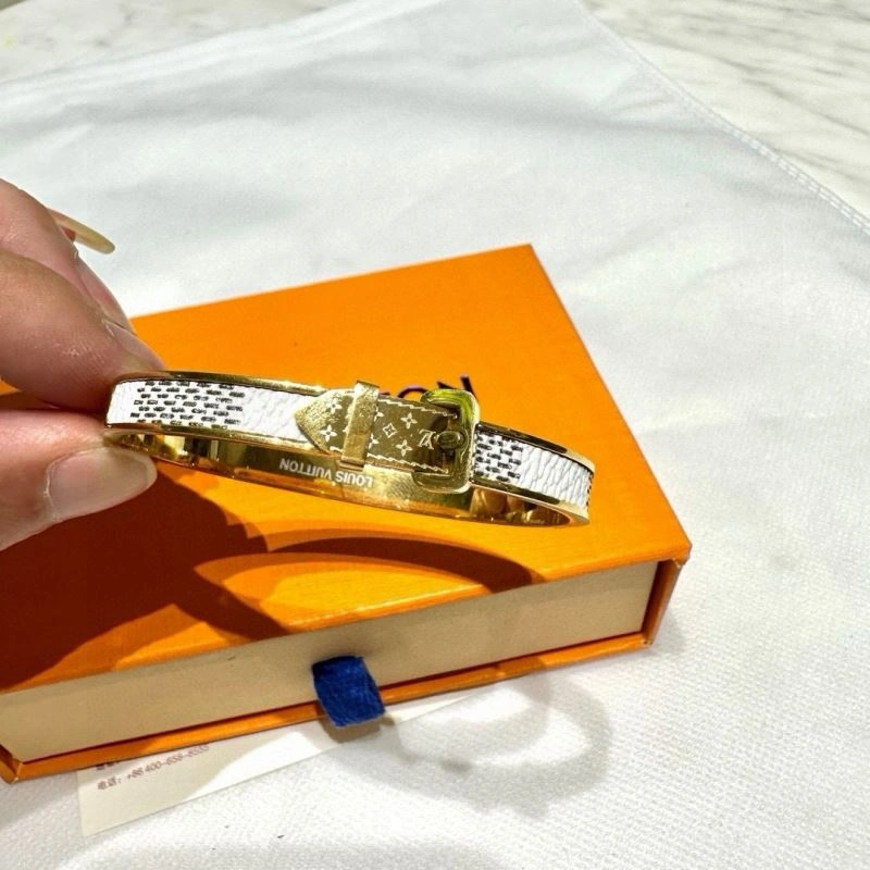 Top mirror Louis Vuitton Bracelets