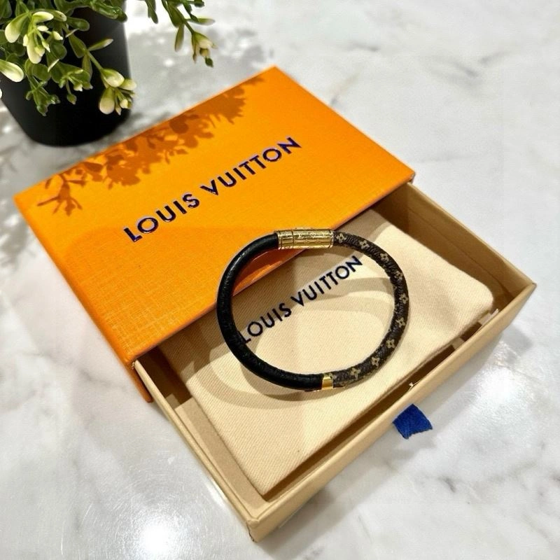 Exact replica Louis Vuitton Bracelets