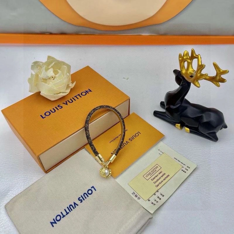 Top mirror Louis Vuitton Bracelets