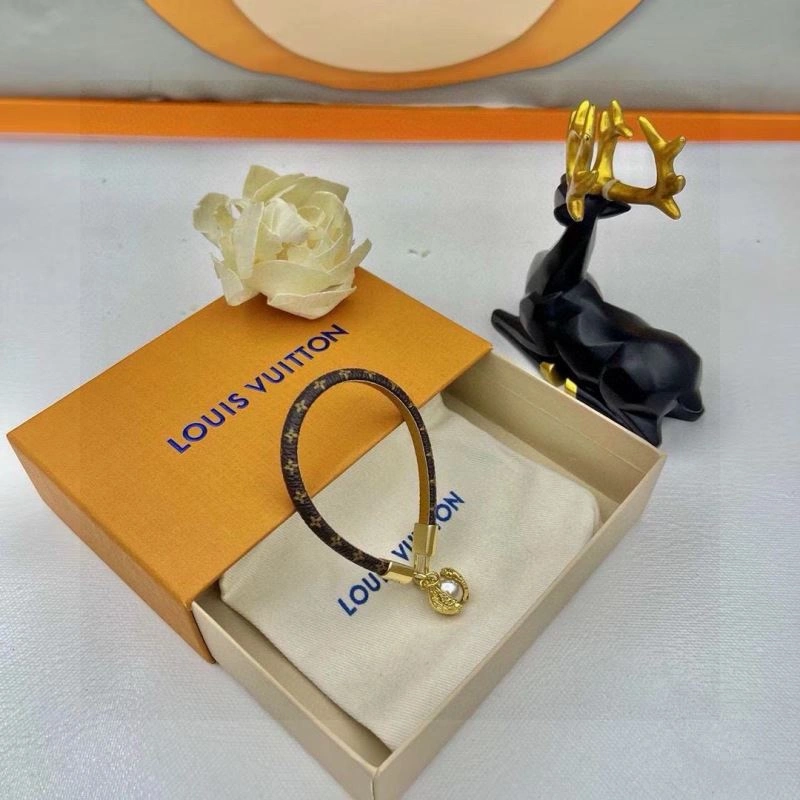 Top mirror Louis Vuitton Bracelets
