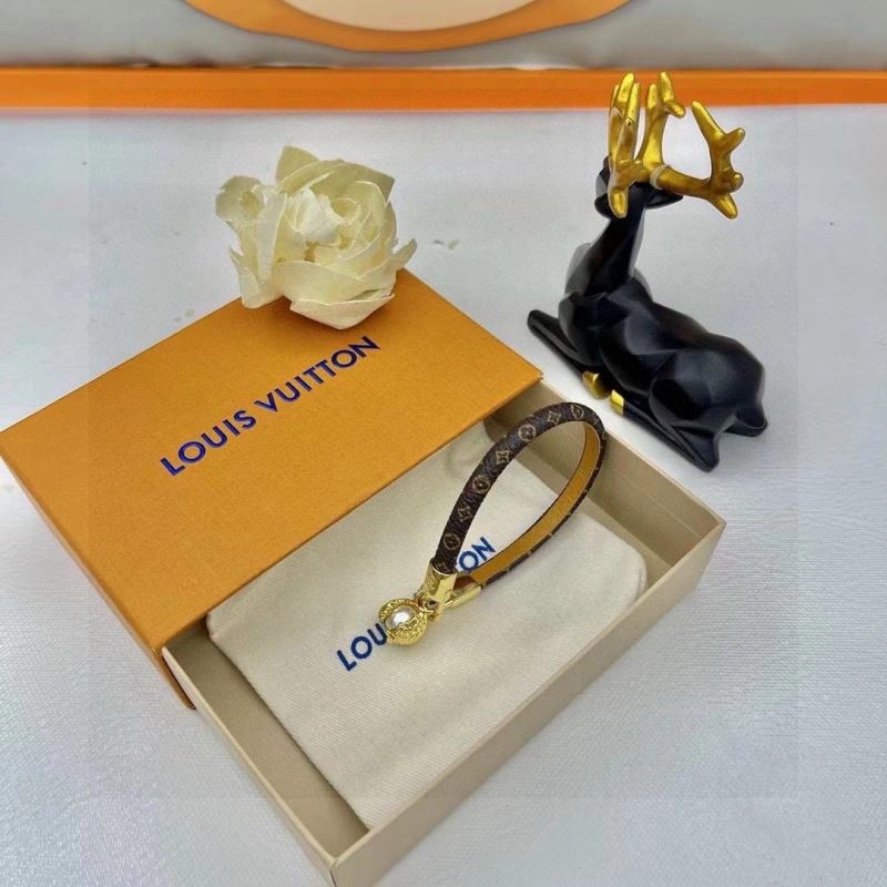 Top mirror Louis Vuitton Bracelets