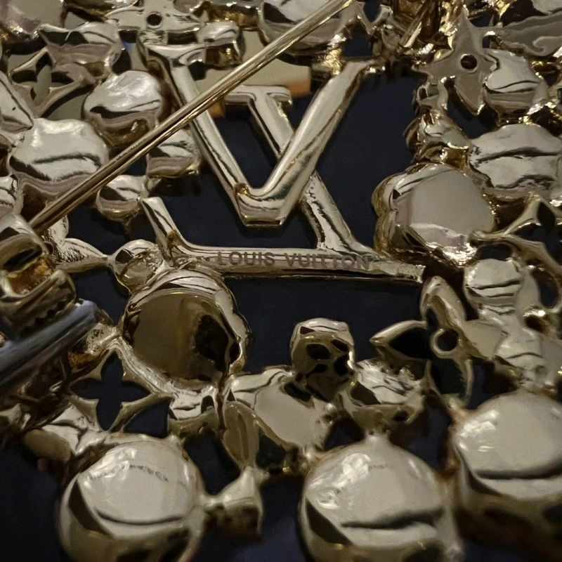 Discounted Louis Vuitton Brooches