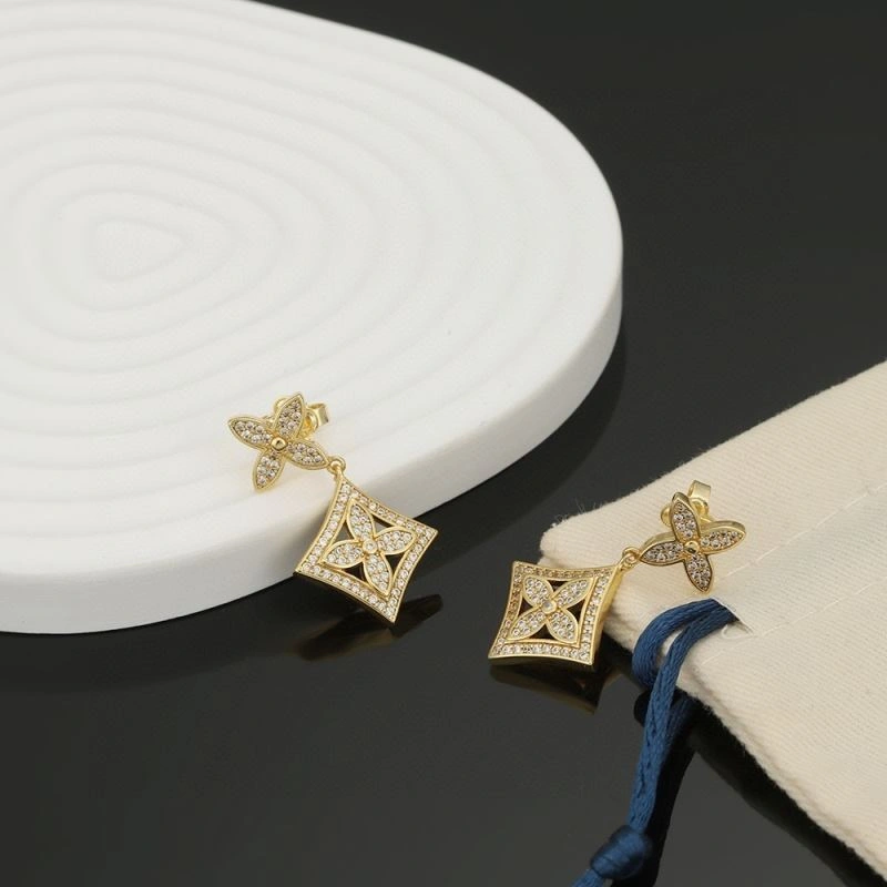 Cut-rate Louis Vuitton Brooches