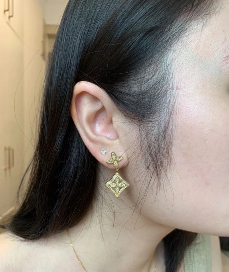 Cut-rate Louis Vuitton Brooches