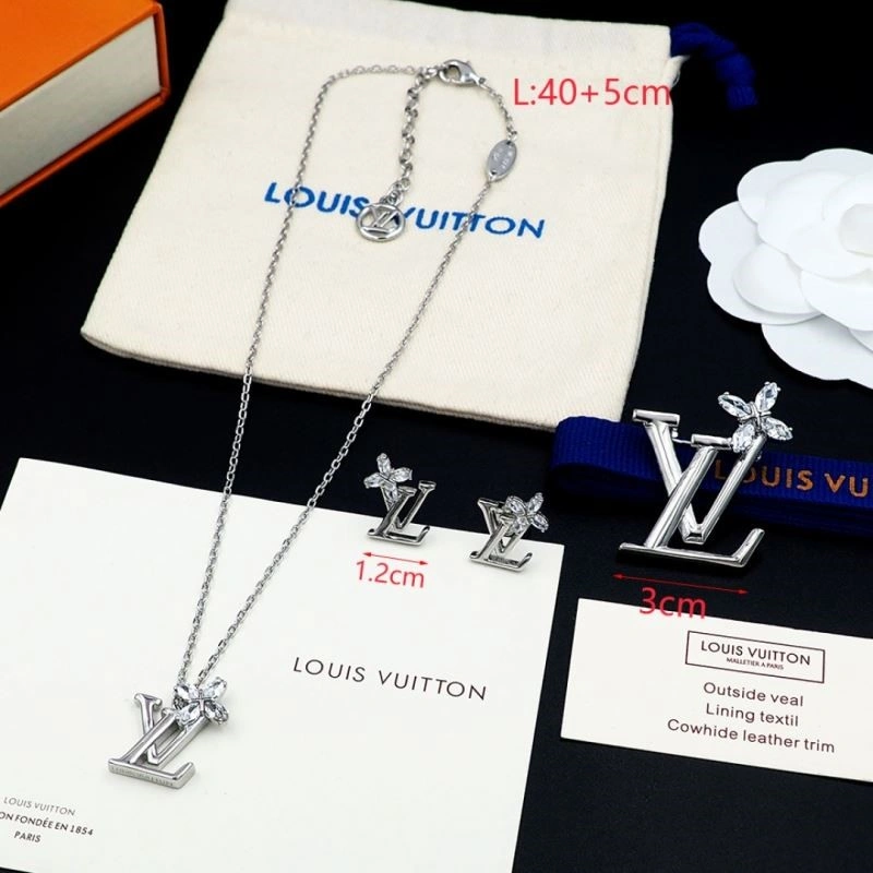 Inexpensive Louis Vuitton Brooches