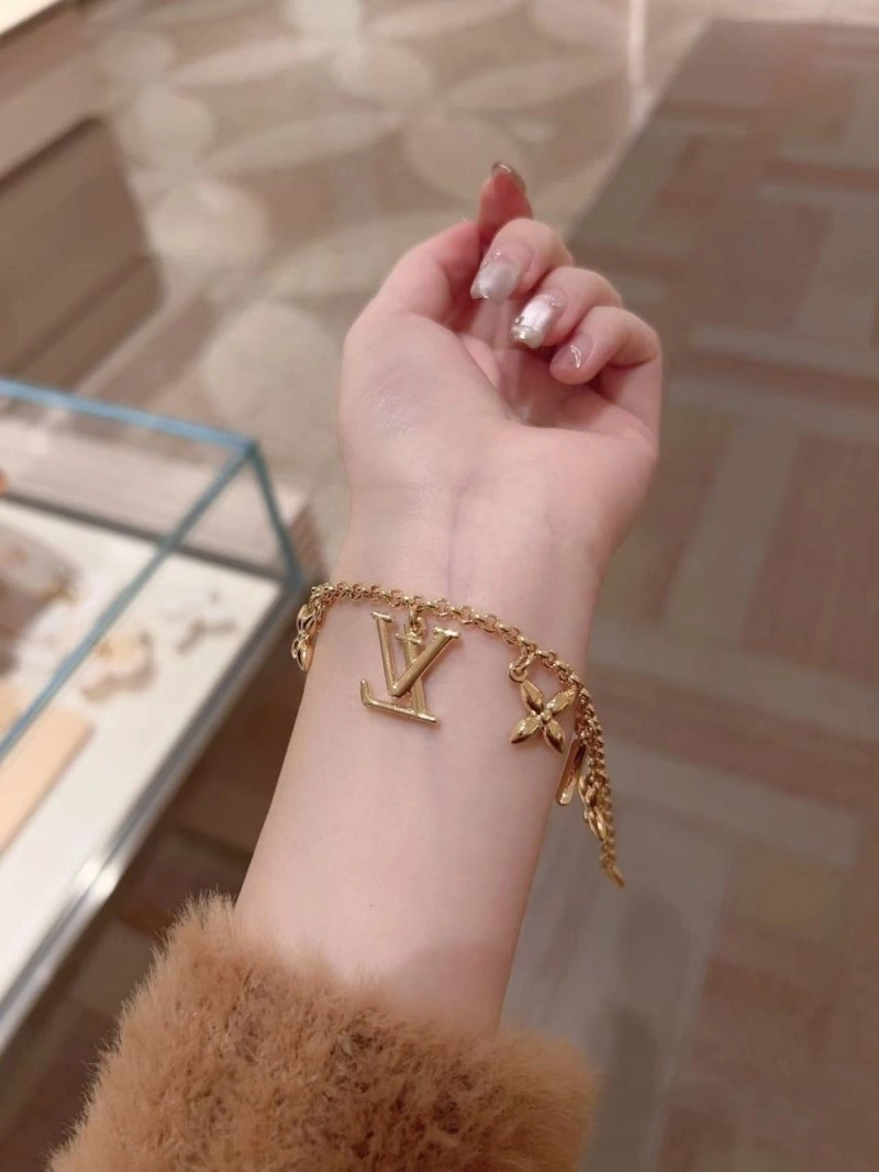 Affordable Louis Vuitton Brooches