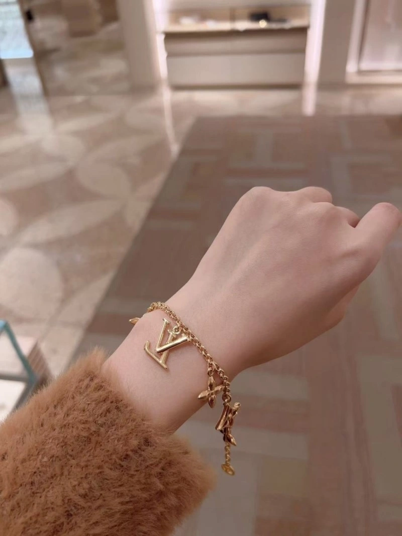 Affordable Louis Vuitton Brooches
