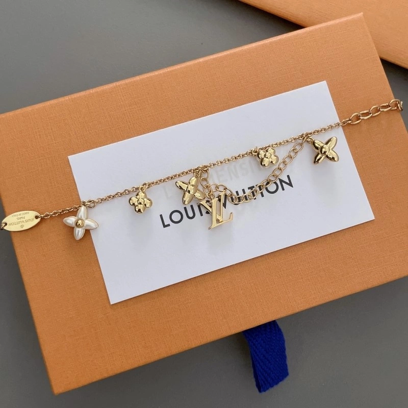 Top mirror Louis Vuitton Brooches