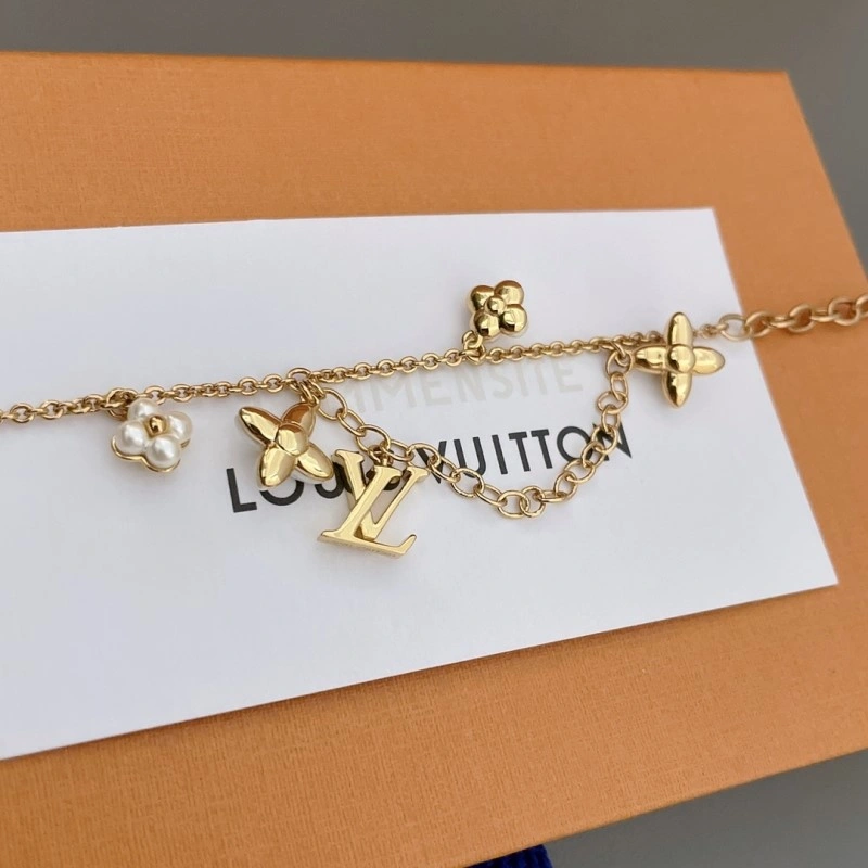 Top mirror Louis Vuitton Brooches