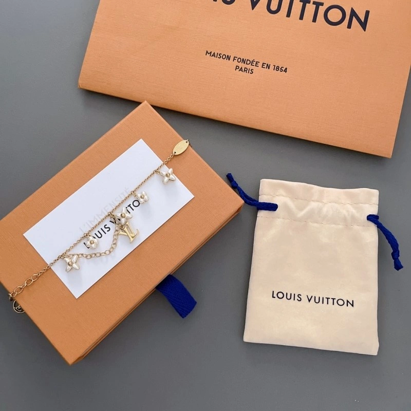Top mirror Louis Vuitton Brooches