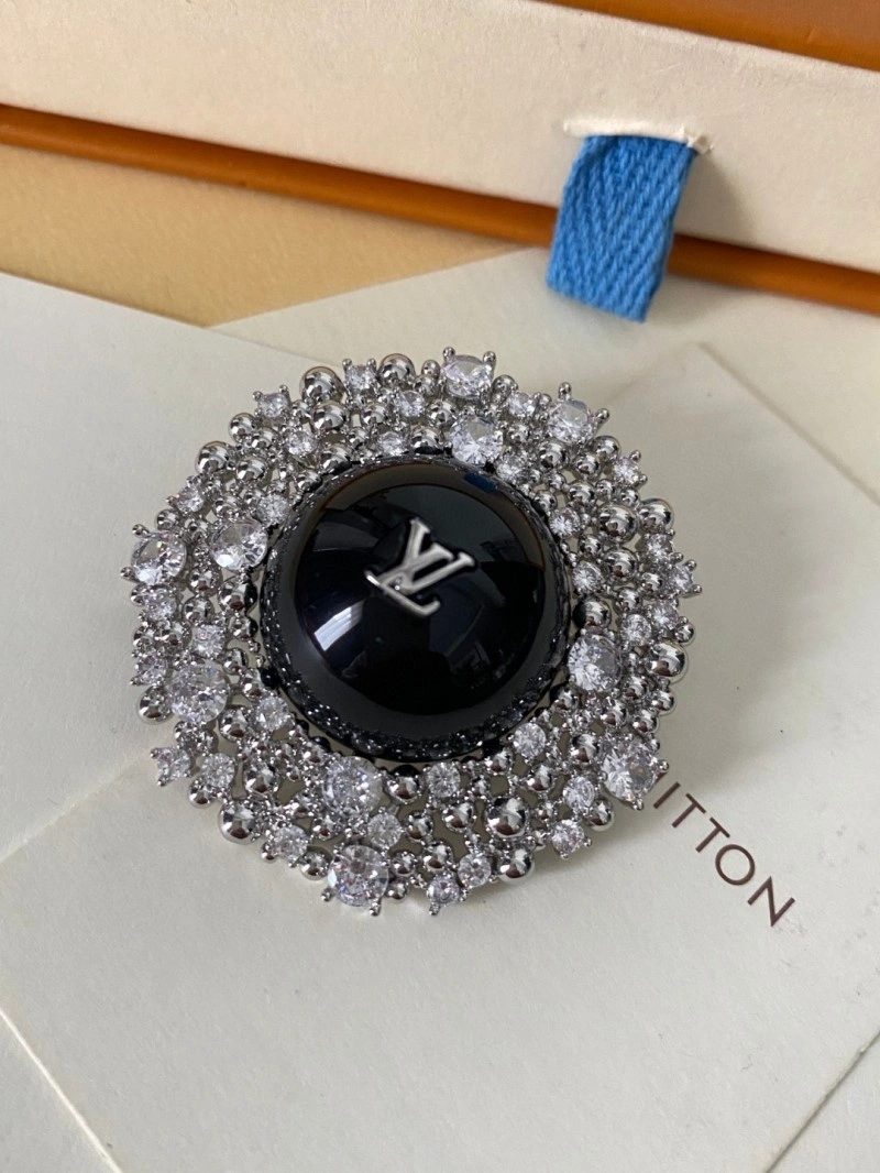 Top mirror Louis Vuitton Brooches