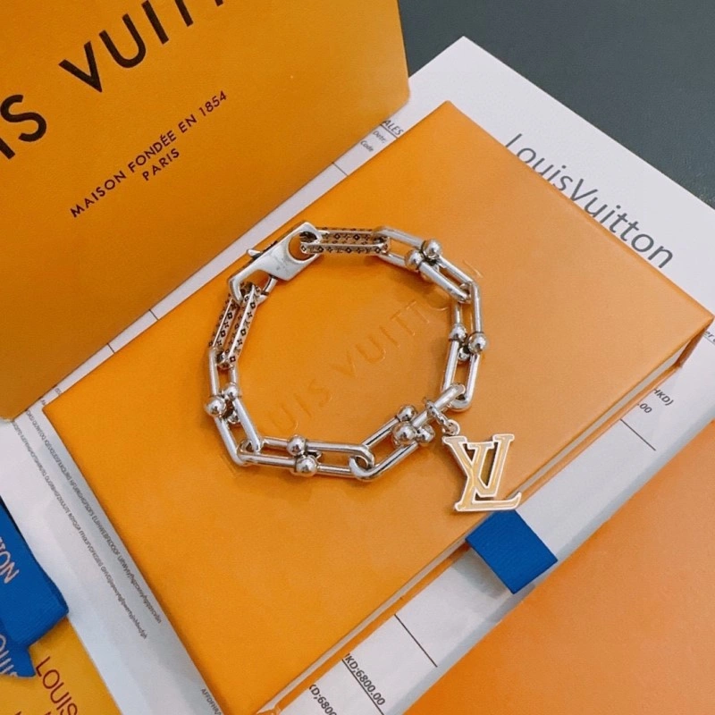 Accurate model Louis Vuitton Brooches