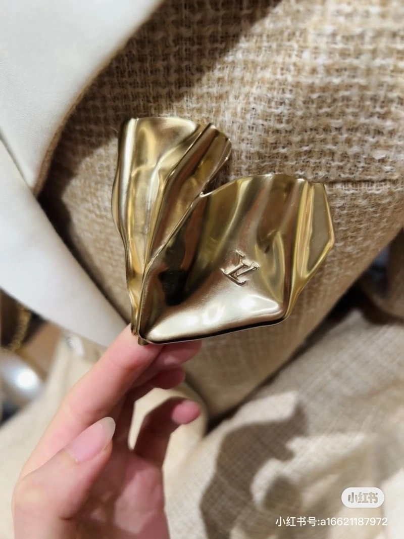 Official Louis Vuitton Brooches