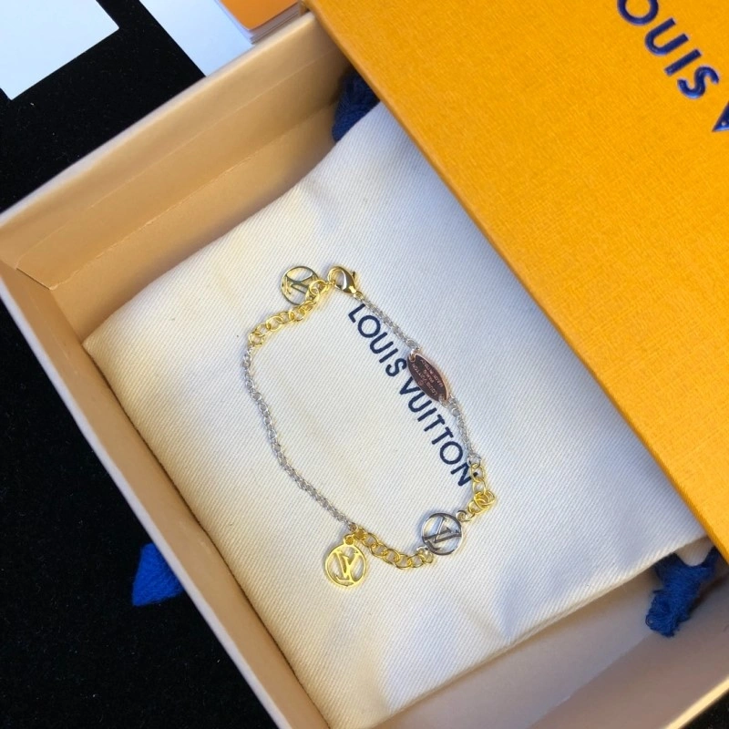 Bargain Louis Vuitton Brooches