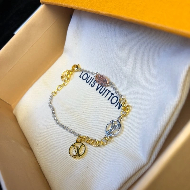 Bargain Louis Vuitton Brooches