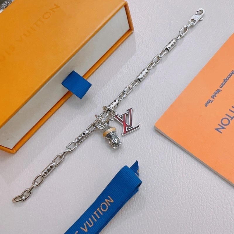 Top mirror Louis Vuitton Brooches