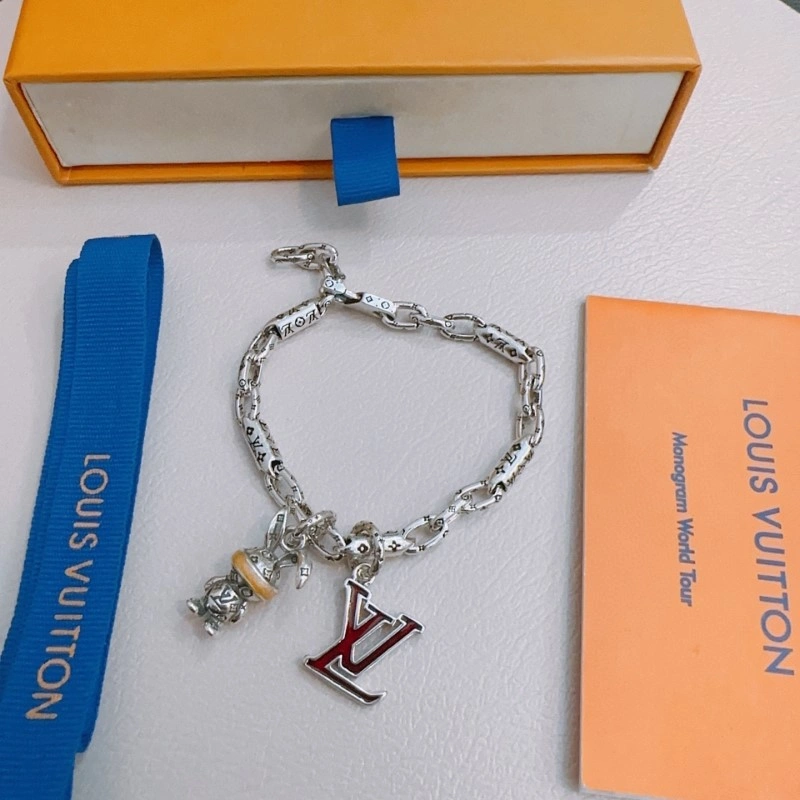Top mirror Louis Vuitton Brooches