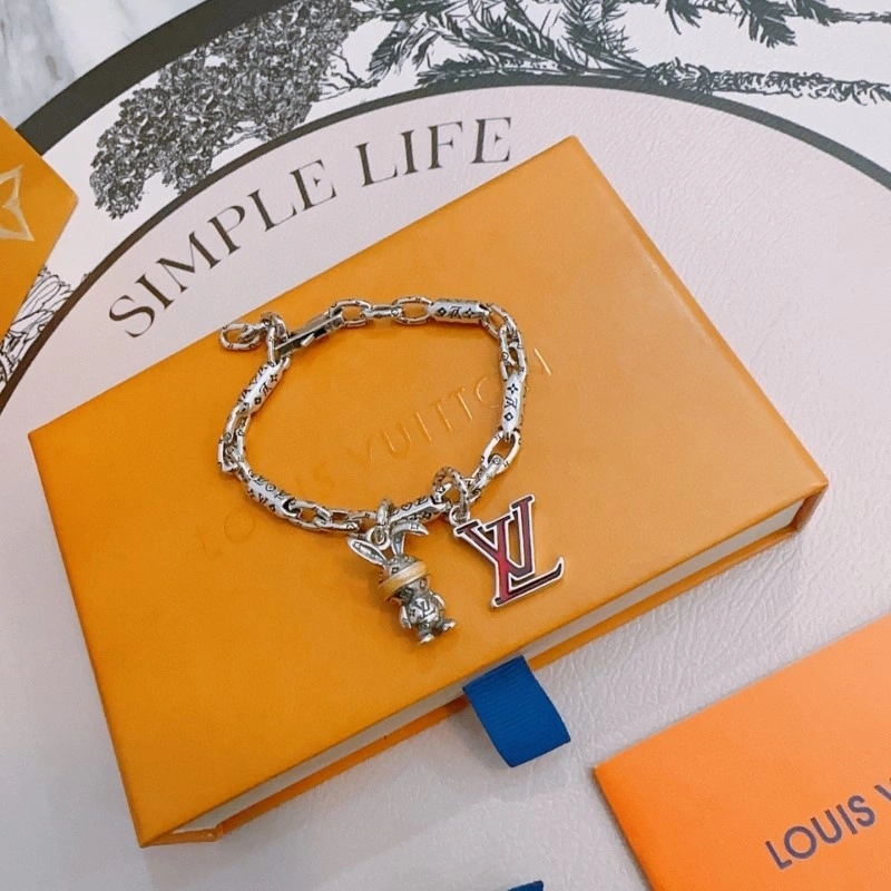 Top mirror Louis Vuitton Brooches