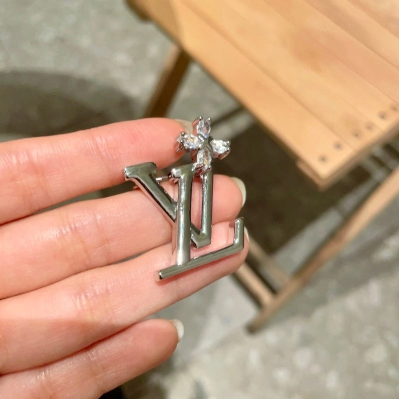 Discounted Louis Vuitton Brooches