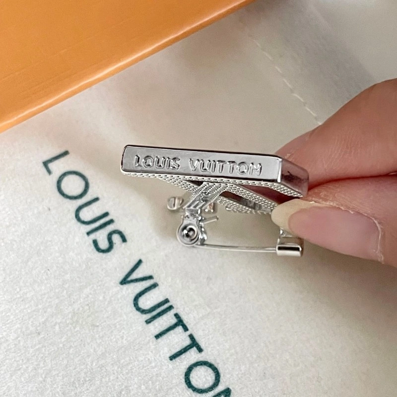 Discounted Louis Vuitton Brooches