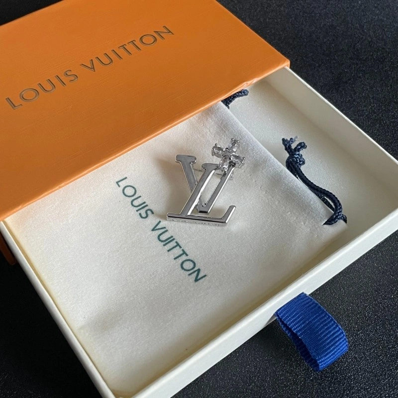 Discounted Louis Vuitton Brooches