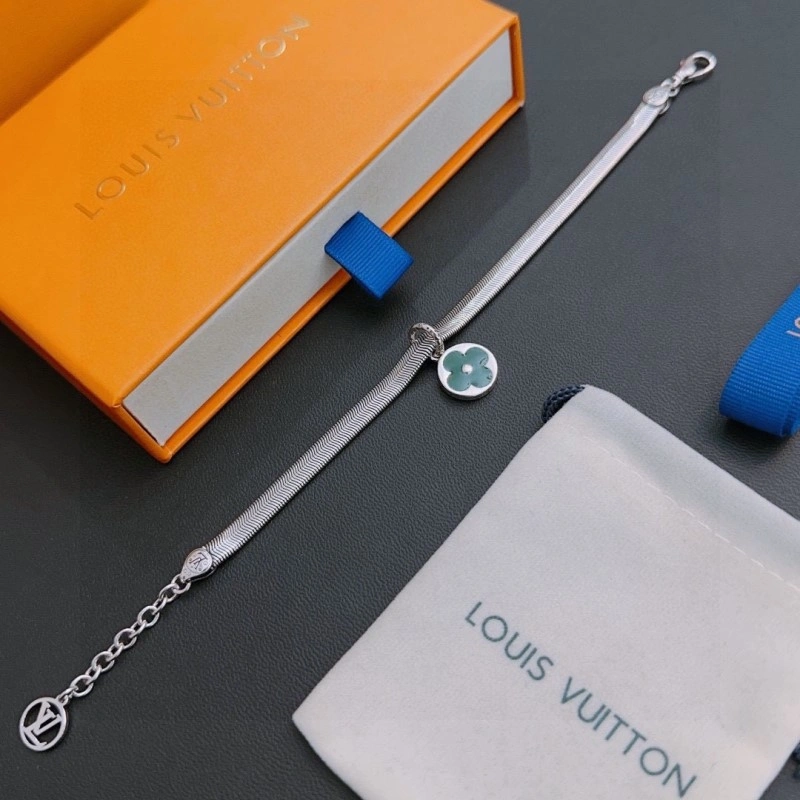 Cut-rate Louis Vuitton Brooches