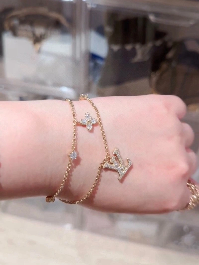 Official Louis Vuitton Brooches