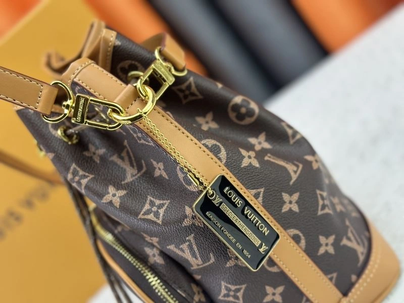 Accurate model Louis Vuitton Bucket Bags